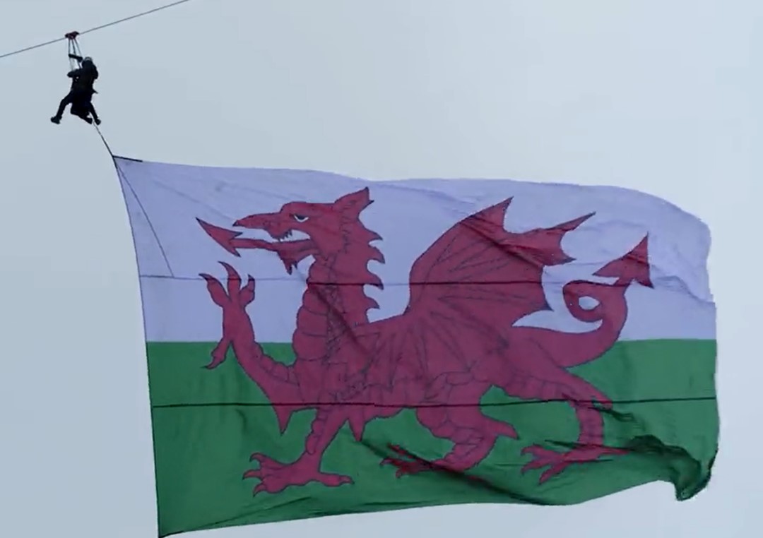 Watch: Welsh ultra runner breaking world record for largest flag ...