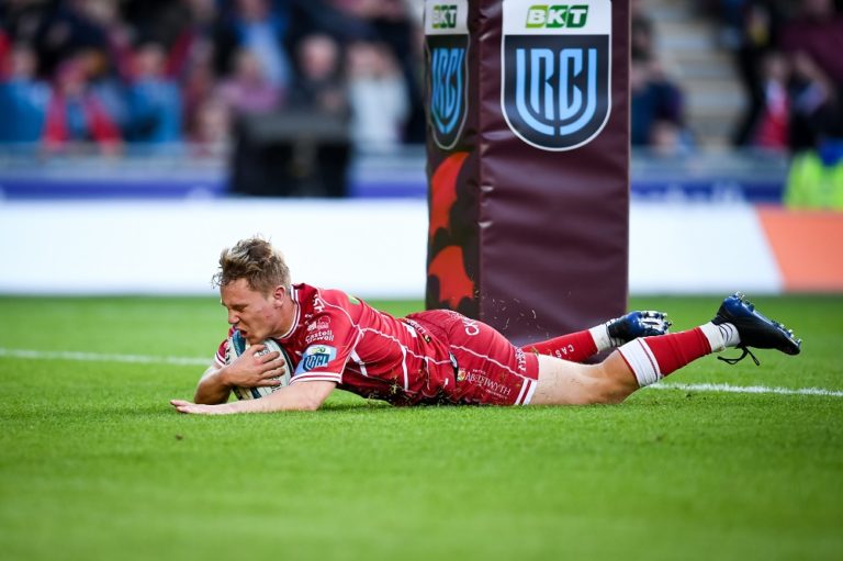 Wales new boy Costelow shines brightly for Scarlets