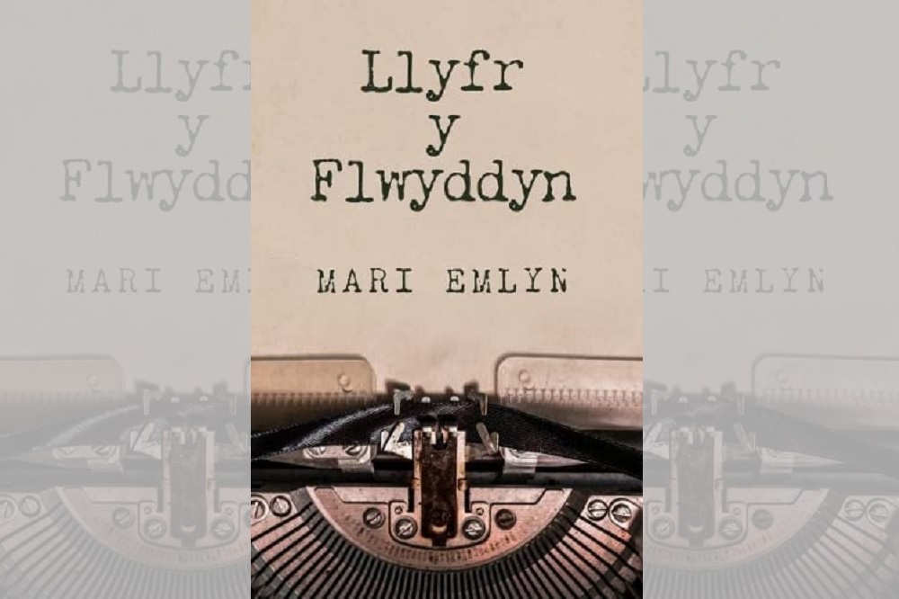 Review: Llyfr y Flwyddyn by Mari Emlyn