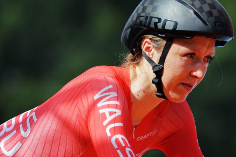Anna Morris: From intensive care doctor to world champion cyclist