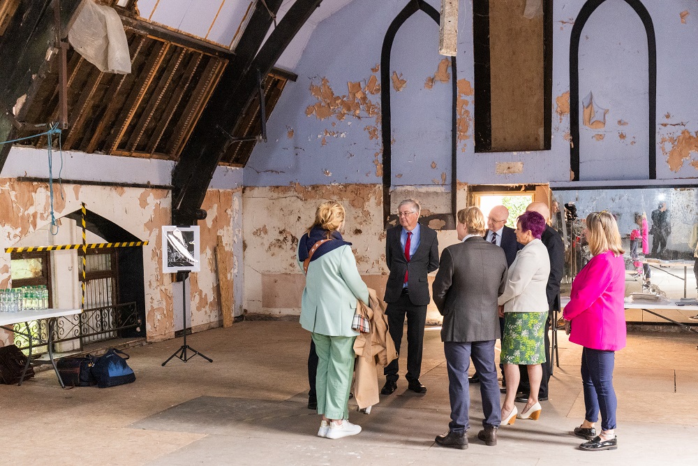 Mark Drakeford visits historic Merthyr Tydfil synagogue