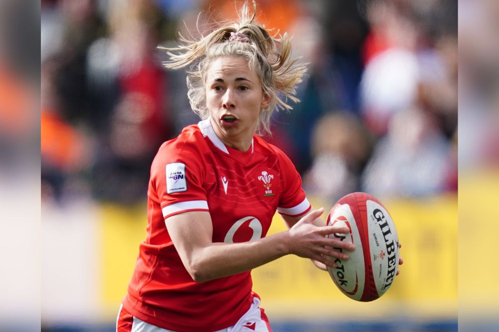 Wales fly-half Elinor Snowsill announces her retirement