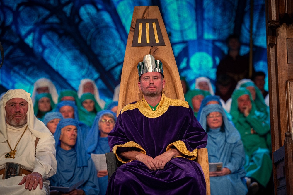 Writer from Caernarfon wins the National Eisteddfod Crown
