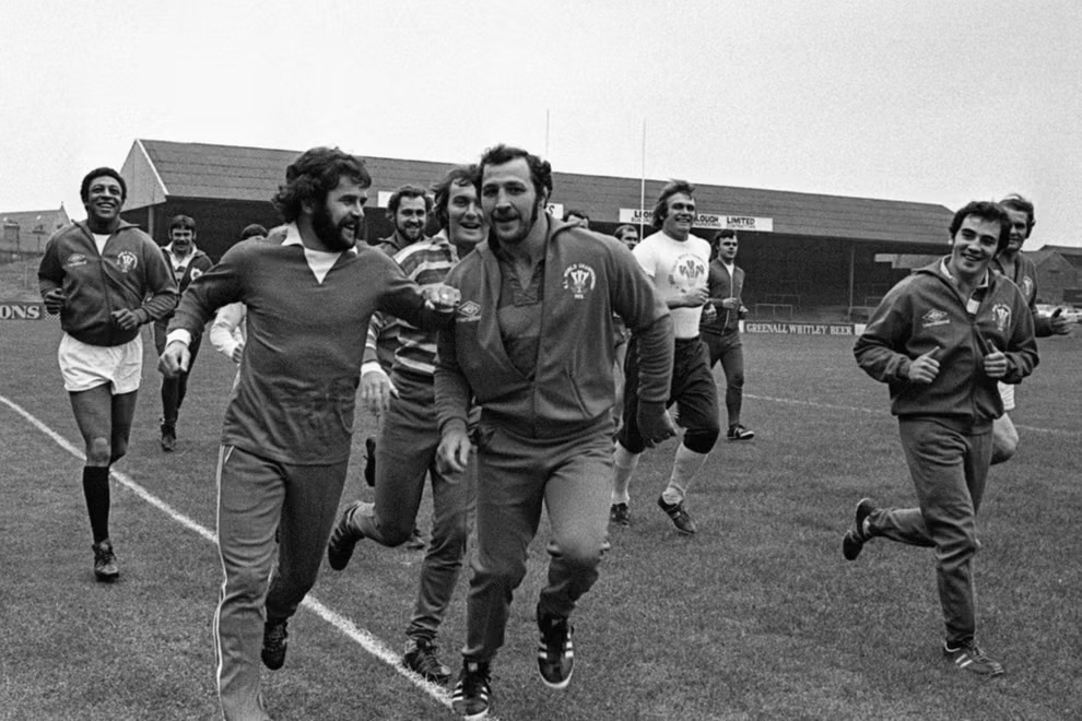 Rugby codes unite to pay tribute to David Watkins
