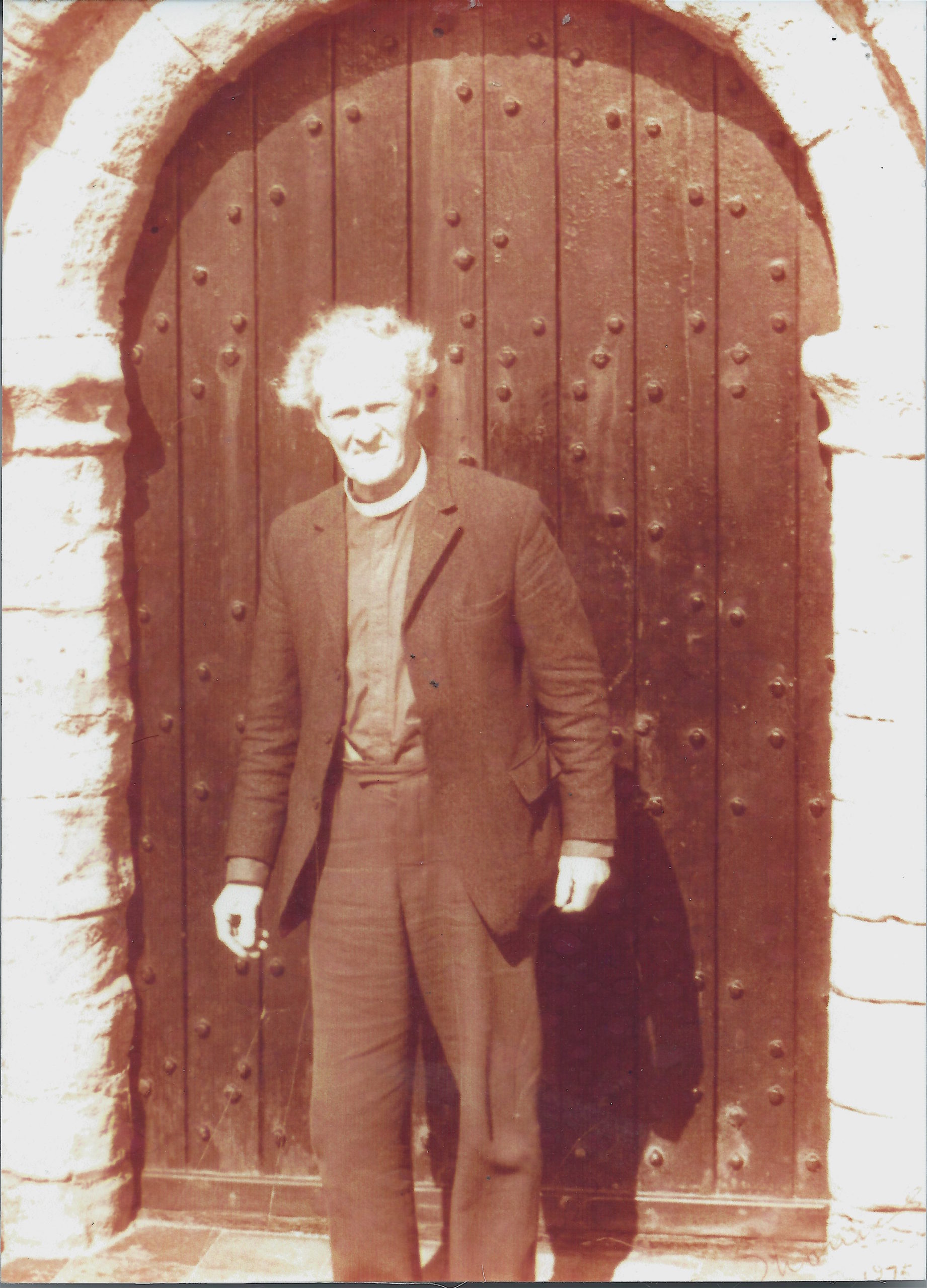 Was it a Good Friday when RS Thomas burned his cassock on the beach?