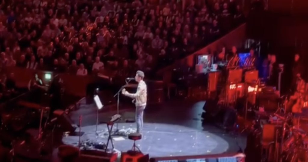 Watch: Kelly Jones performs beautiful version of a Stereophonics classic