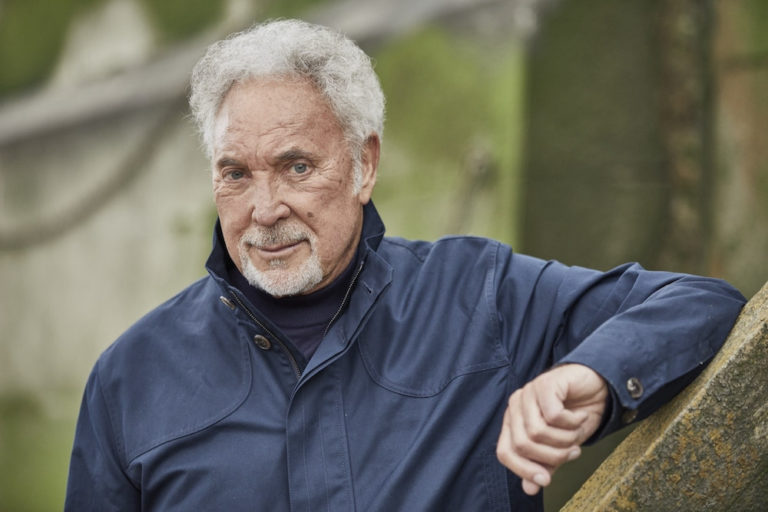 Sir Tom Jones sends scam warning to fans