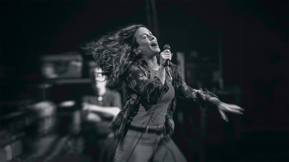 'A slap in the face': Alanis fans share anger after major Cardiff venue ...