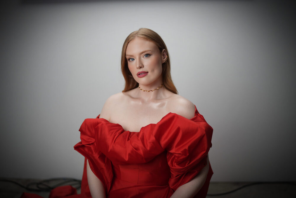 Freya Ridings joins Snow Patrol for Cardiff concert