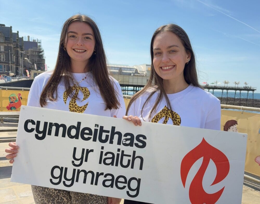 Cymdeithas yr Iaith appoints two new paid officers