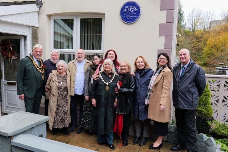 Blue Plaques unveiled in honour of Richard Burton and Philip Burton