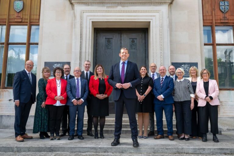Campaigners welcome first Welsh language Cabinet meeting