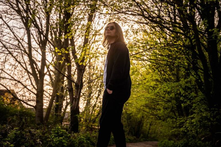 Mega streaming indie star announces intimate tour of the UK