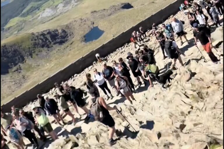 Watch: Climber booed for skipping queue at the summit of Yr Wyddfa