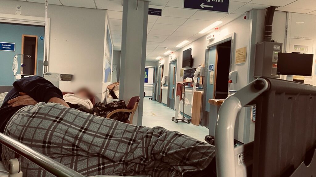 Nurses call for Wales to publish corridor care figures